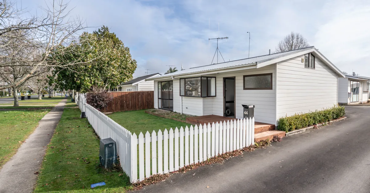 1/44 Queen Street, Cambridge, Waipa | NZ Sotheby’s Realty | CAM1199