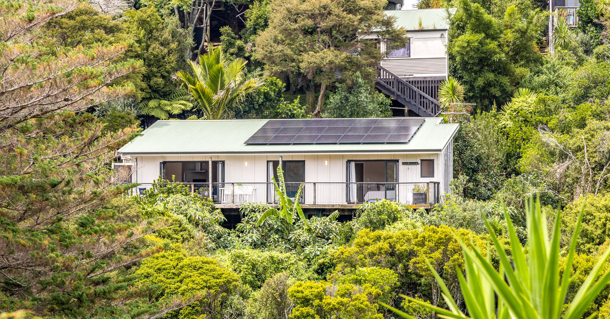 25A Pacific Parade, Surfdale, Waiheke Island | NZ Sotheby’s Realty ...